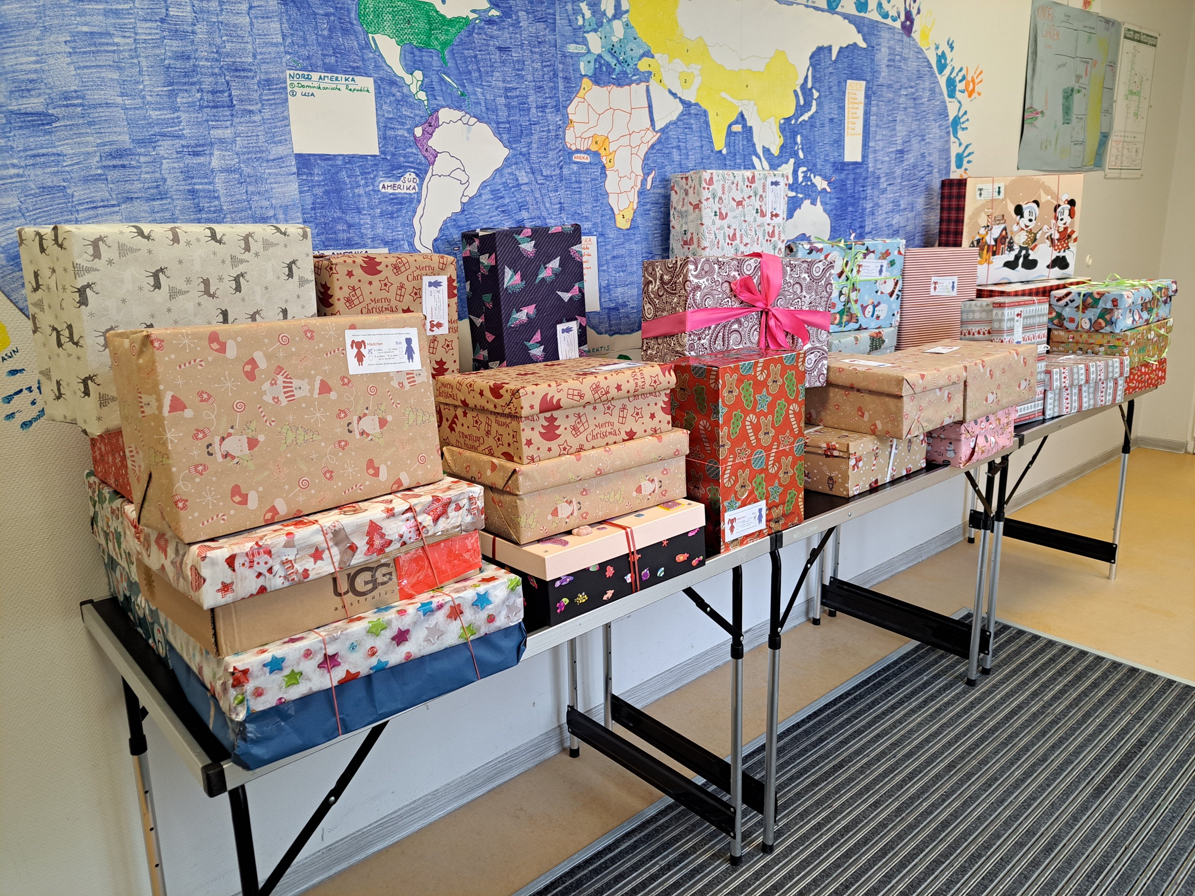 Päckchenhelden - Kinderaugen zum Leuchten bringen. | AWO Oberbayern e.V.